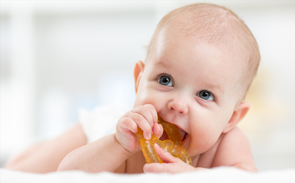 Babys erste Zähnchen: das hilft gegen Schmerzen beim Zahnen. - Familien ...